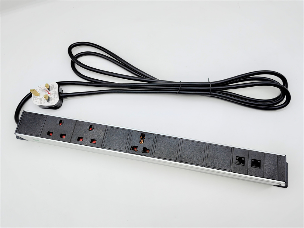 China Dubai popular PDU with UK and universal socket CAT6 Jack ...